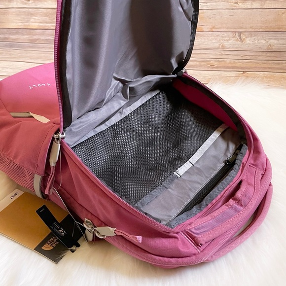 The North Face | Bags | The North Face Womens Vault 26 Liter Backpack ...